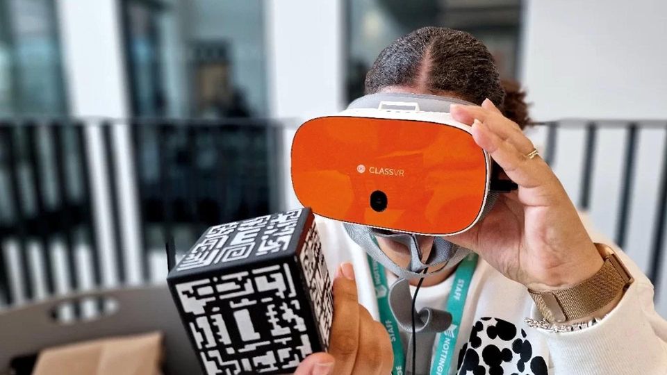 How to Integrate STEM in an Augmented Reality Lab - ClassVR